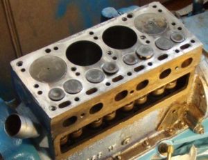 Universal Atomic 4 and Stevedore - everythingaboutboats.org